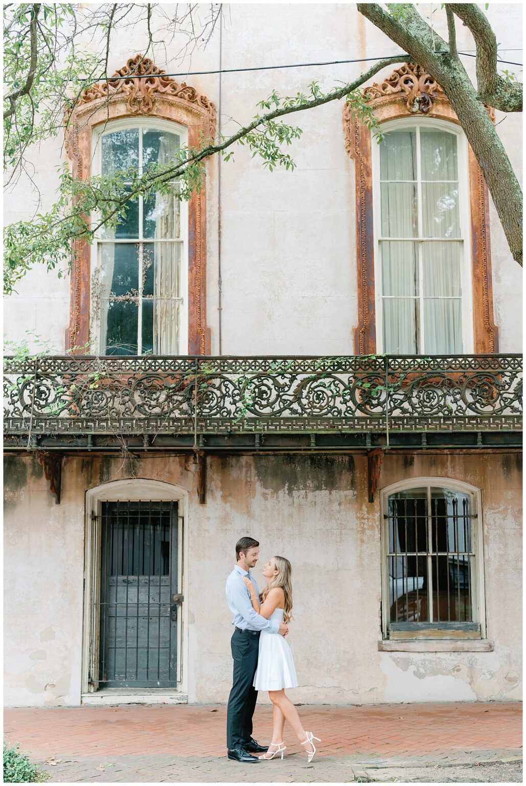 Downtown Savannah Georgia Engagement - madisonysapp.com